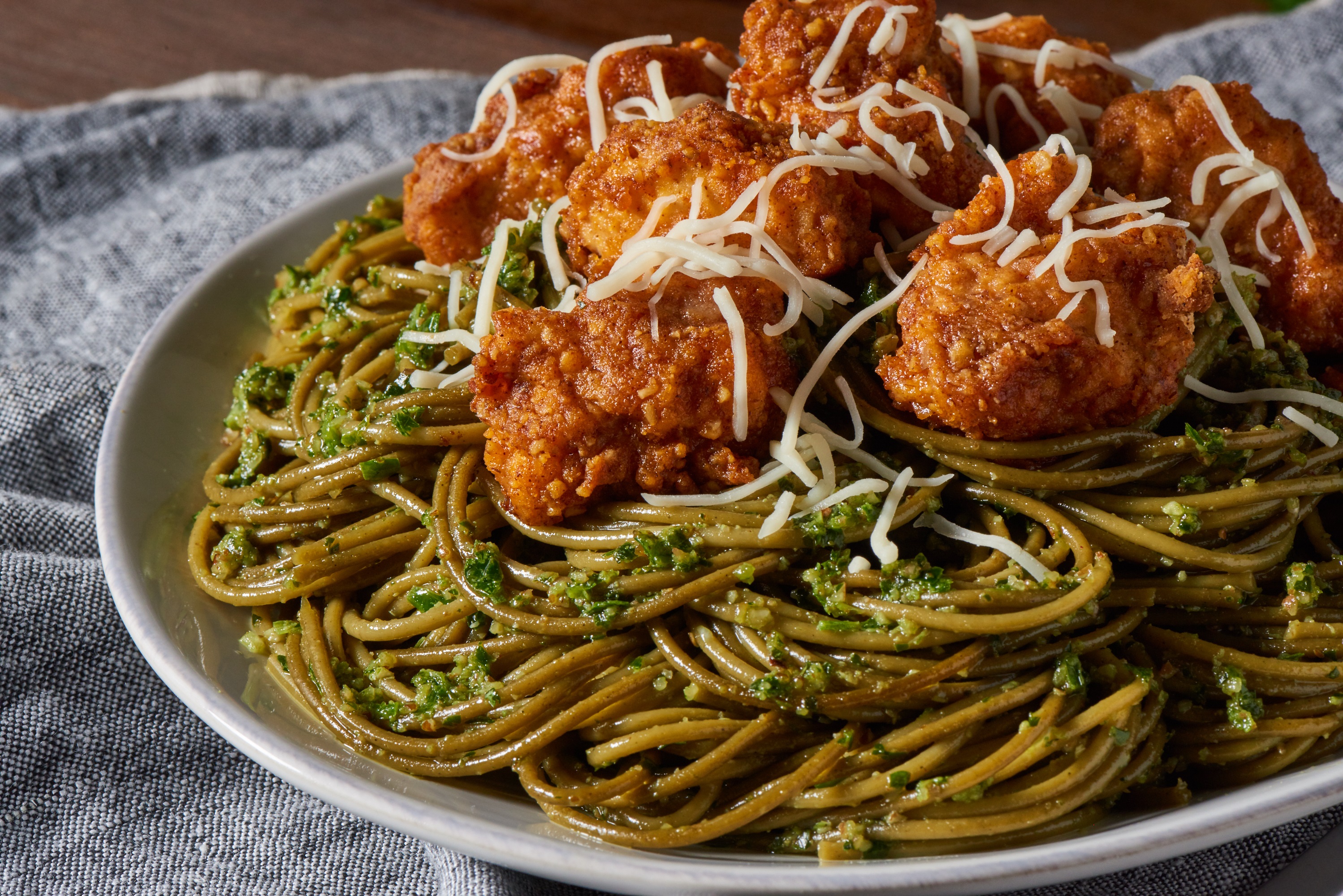 Skinner® - Skinner Green Spaghetti with Pecan Pesto and Oven-Fried Chicken